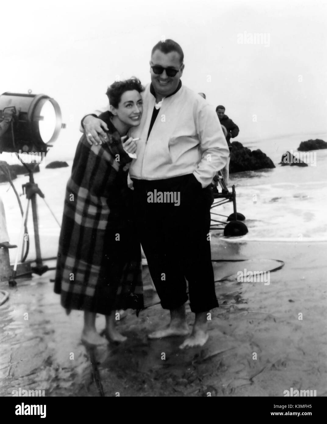 AUTUMN LEAVES [US 1956] JOAN CRAWFORD, Director ROBERT ALDRICH Date ...