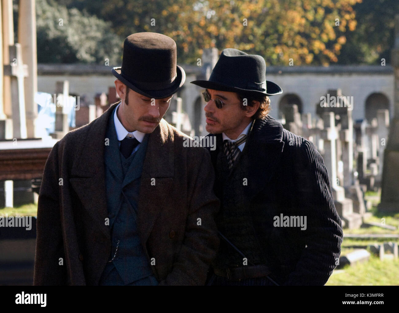 SHERLOCK HOLMES [US / BR / GER 2009] [L-R] JUDE LAW as Dr John Watson ...