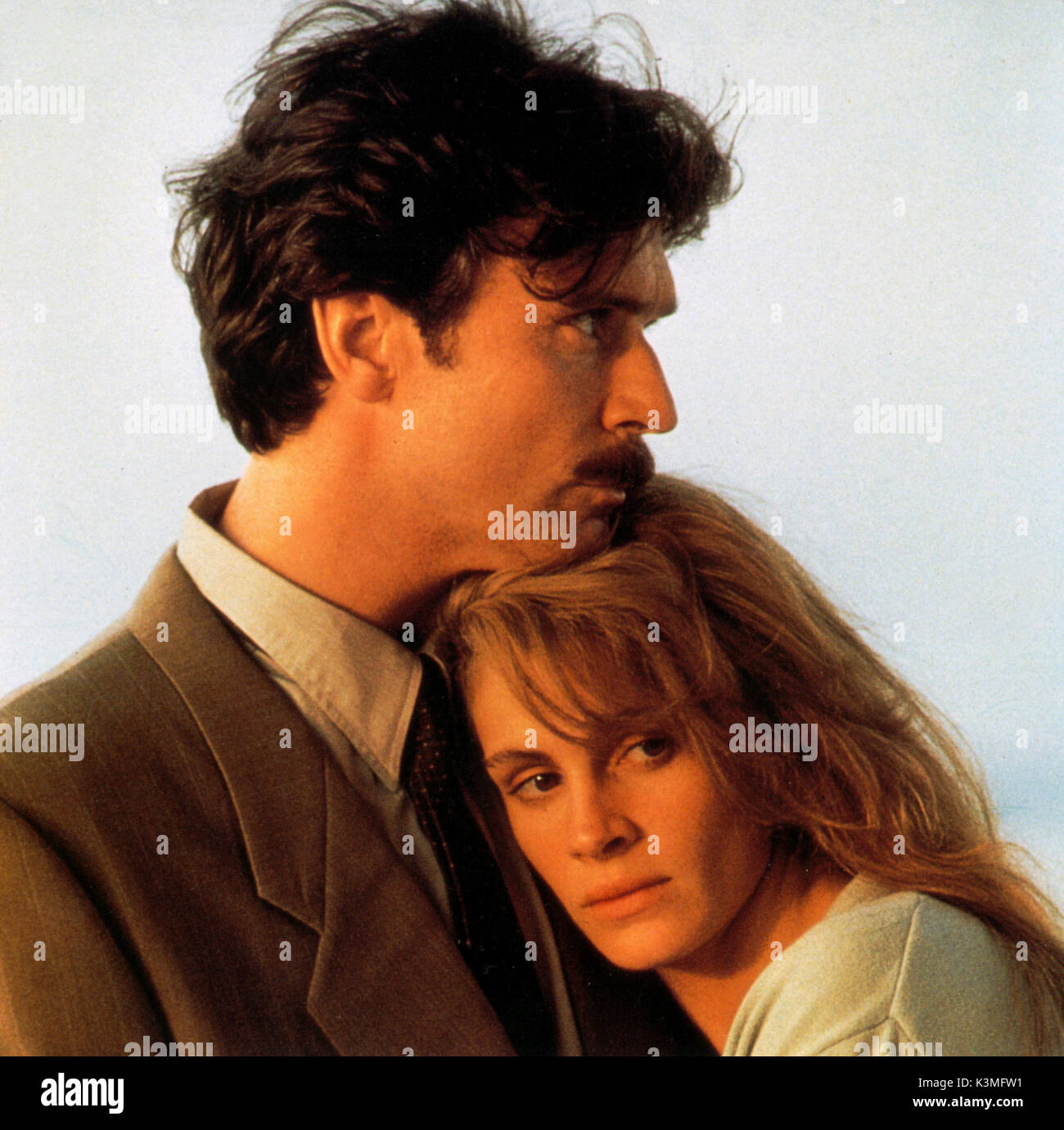 SLEEPING WITH THE ENEMY [US 1991] PATRICK BERGIN, JULIA ROBERTS Date: 1991 Stock Photo - Alamy