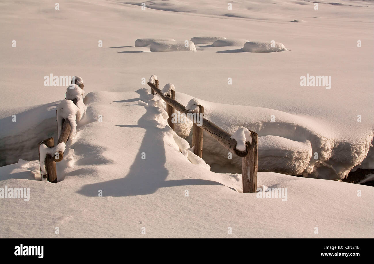Bridge covered with snow hi-res stock photography and images - Alamy