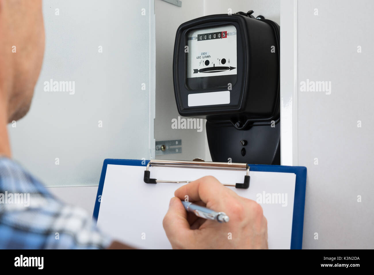Reading your meter hi-res stock photography and images - Alamy