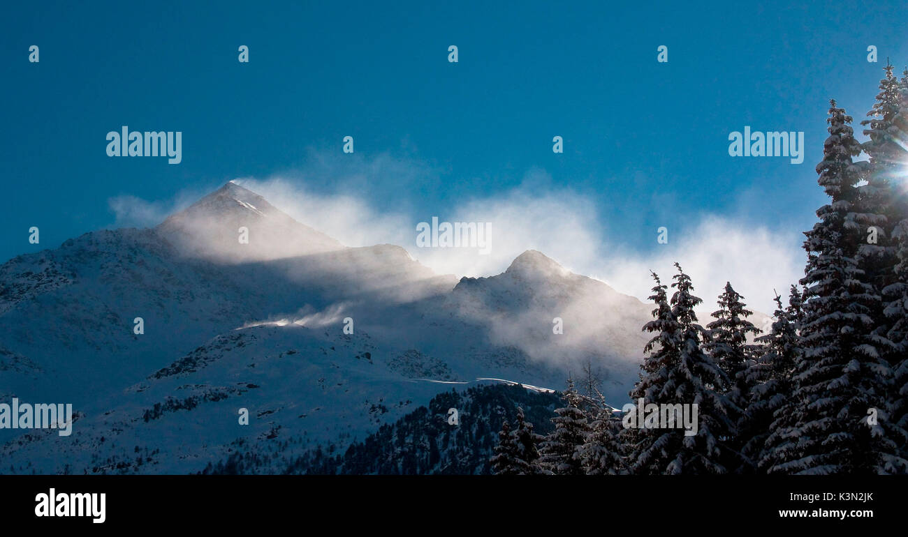 Windy peak hi-res stock photography and images - Alamy