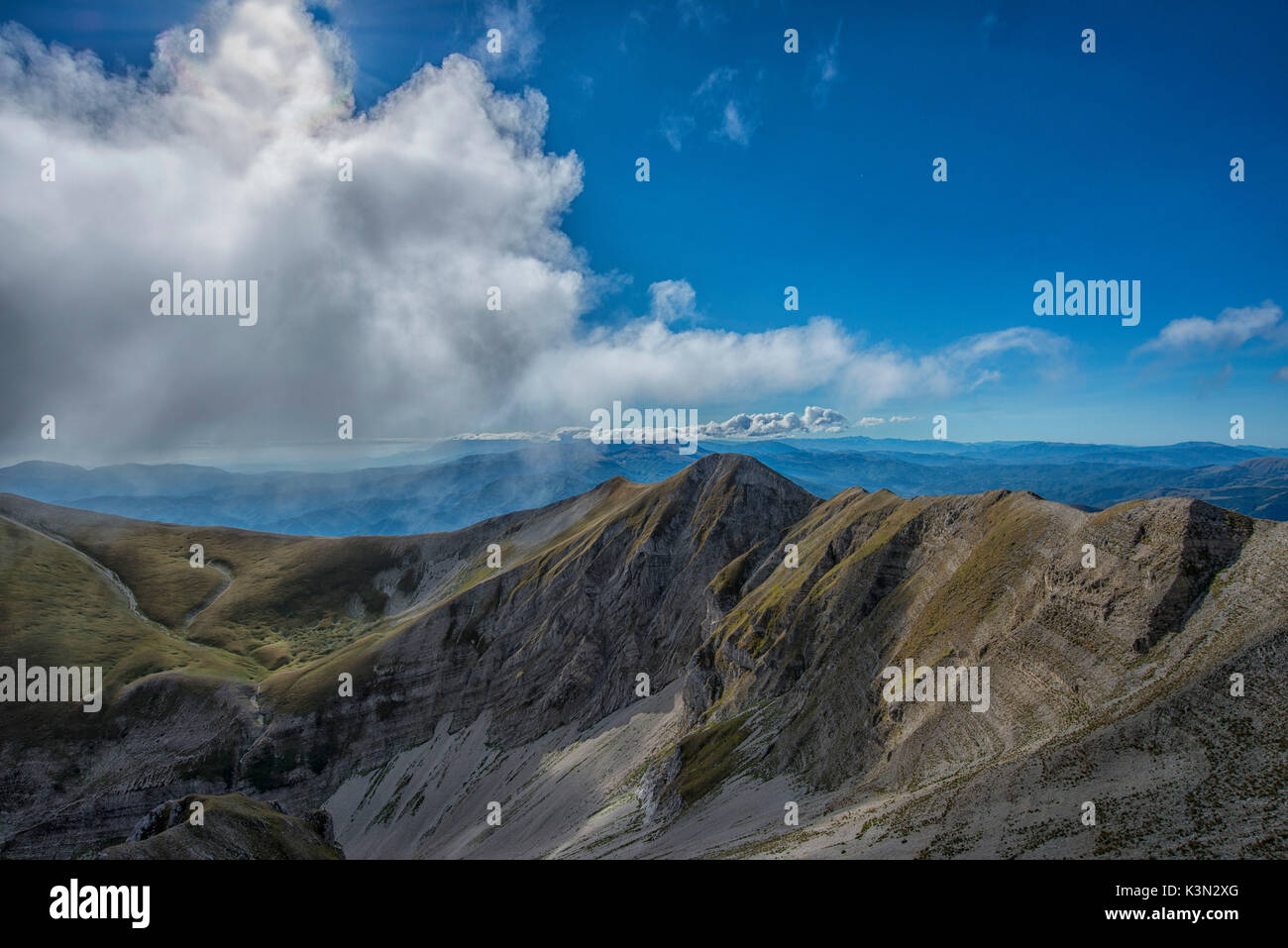 Cima da lago peak and redentore peak on mount vettore hi-res stock ...