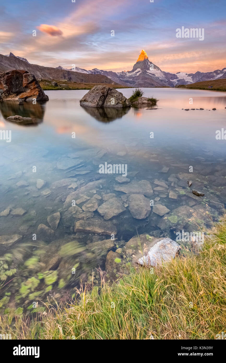 Matterhorn reflection on stellisee lake hi-res stock photography and ...