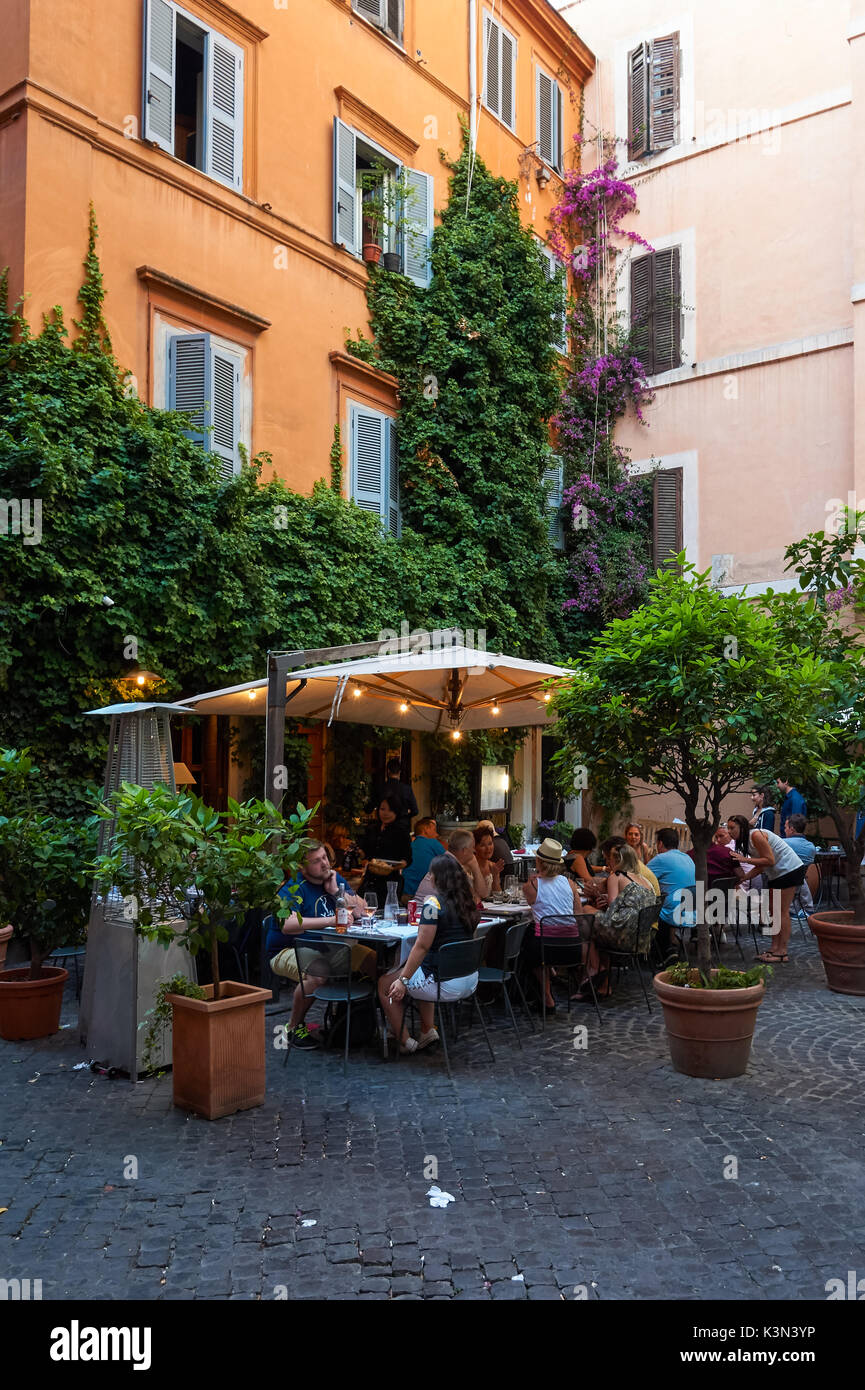 Traditional roman restaurant hi-res stock photography and images - Alamy