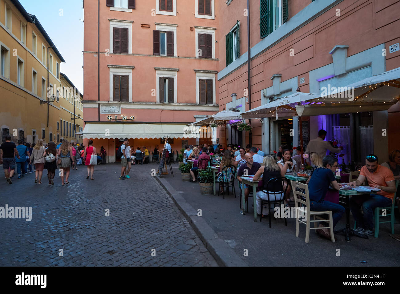 Tourists visiting restaurants in Trastevere, Rome, Italy Stock Photo ...
