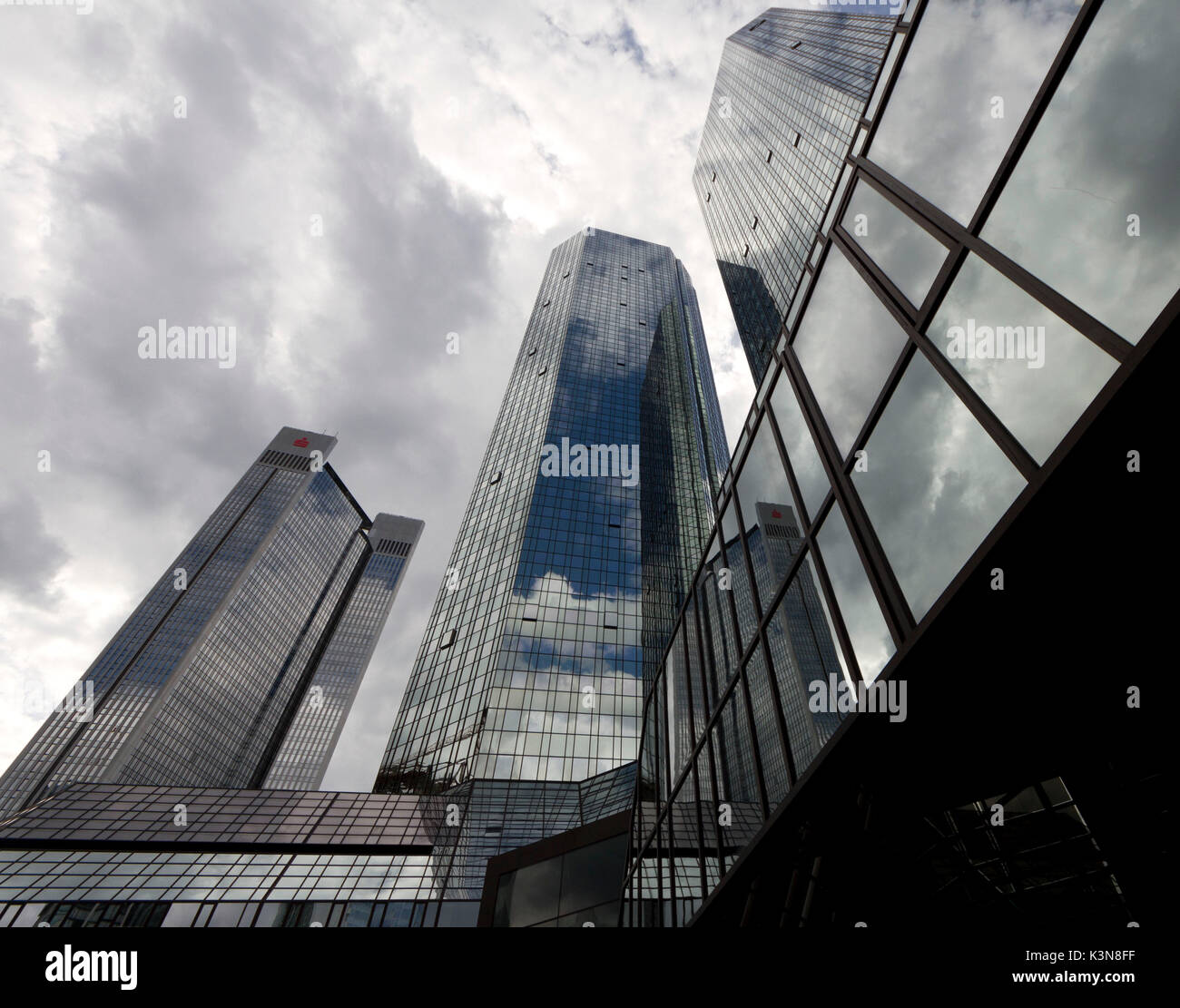 Bank skyscrapers hi-res stock photography and images - Alamy