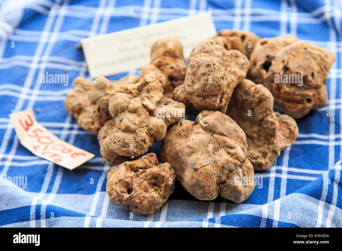 White truffle italy hi-res stock photography and images - Alamy
