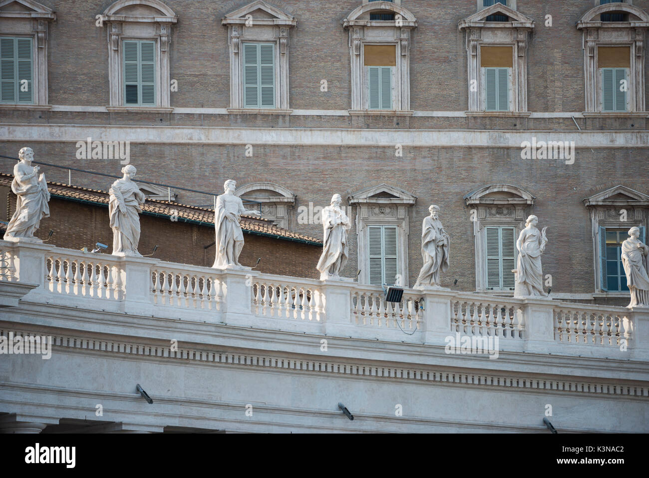 Statues on the top of Basilica of St. Peter, Vatican, Rome, Lazio ...