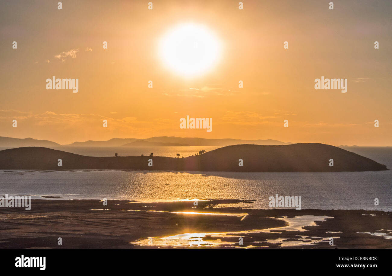 Sunset over isla do sol hi-res stock photography and images - Alamy