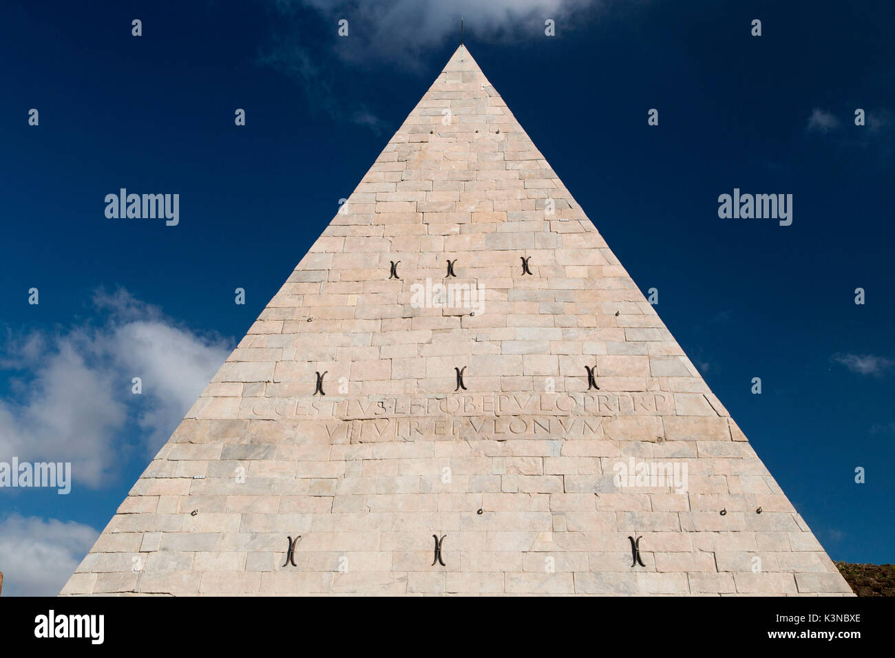 Rome cestia pyramid hi-res stock photography and images - Alamy