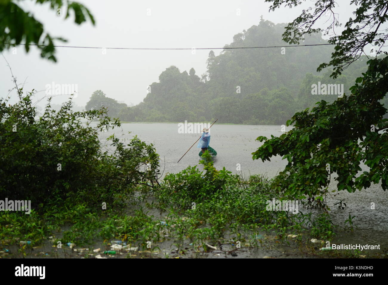 Traditional burmese boatman hi-res stock photography and images - Alamy Traditional burmese boatman hi-res stock photography and images - Alamy