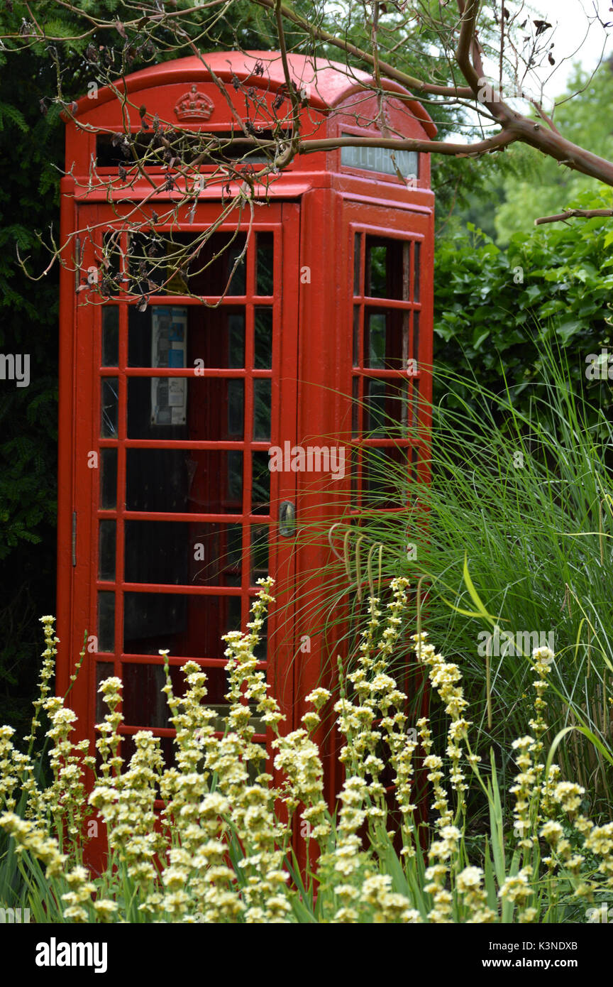 Iconic British telephone booth Stock Photo - Alamy