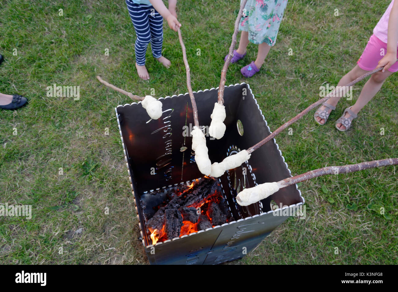 Campfire glow hi-res stock photography and images - Alamy