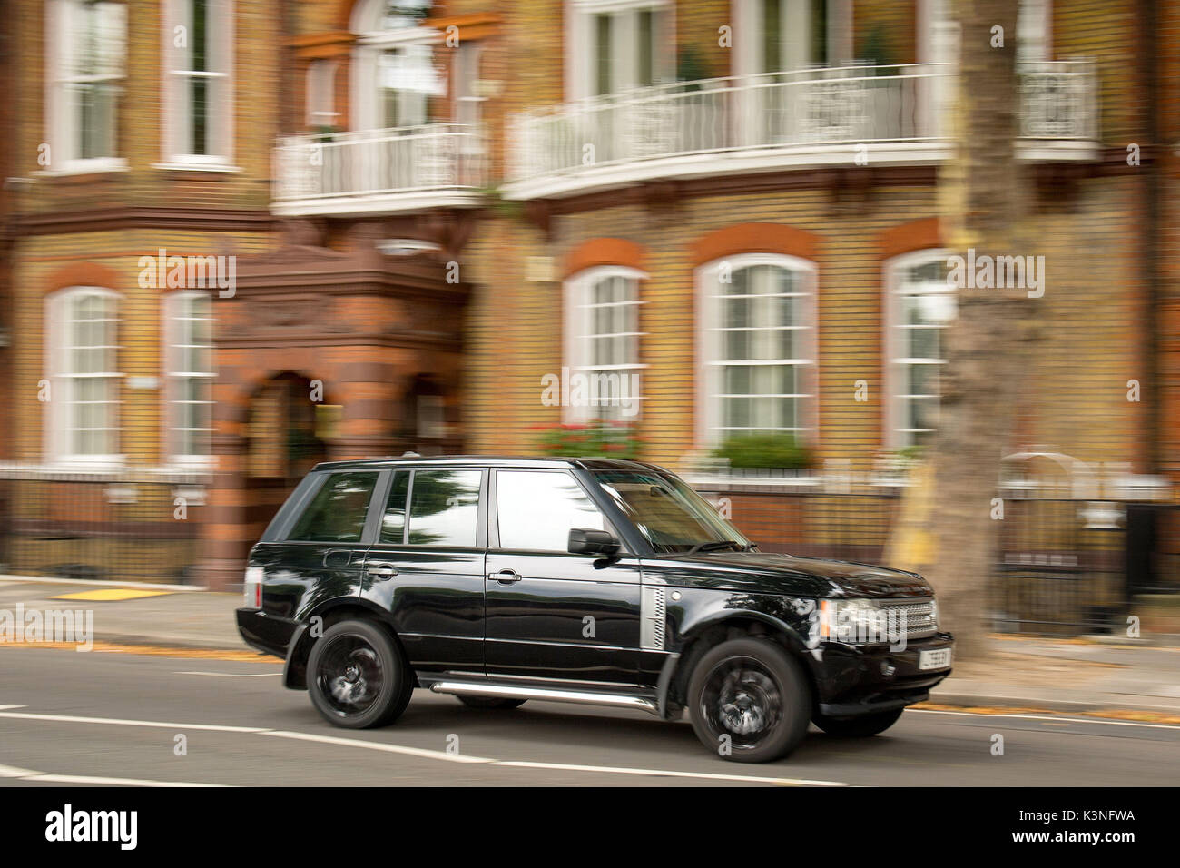 Range rover in chelsea hi-res stock photography and images - Alamy