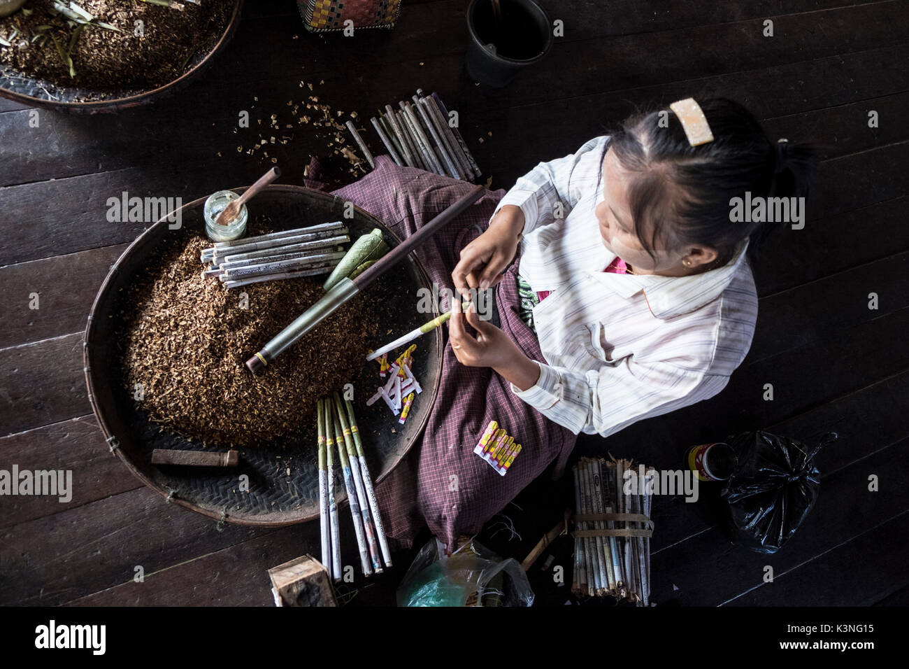 Myanmar cigar making hi-res stock photography and images - Alamy