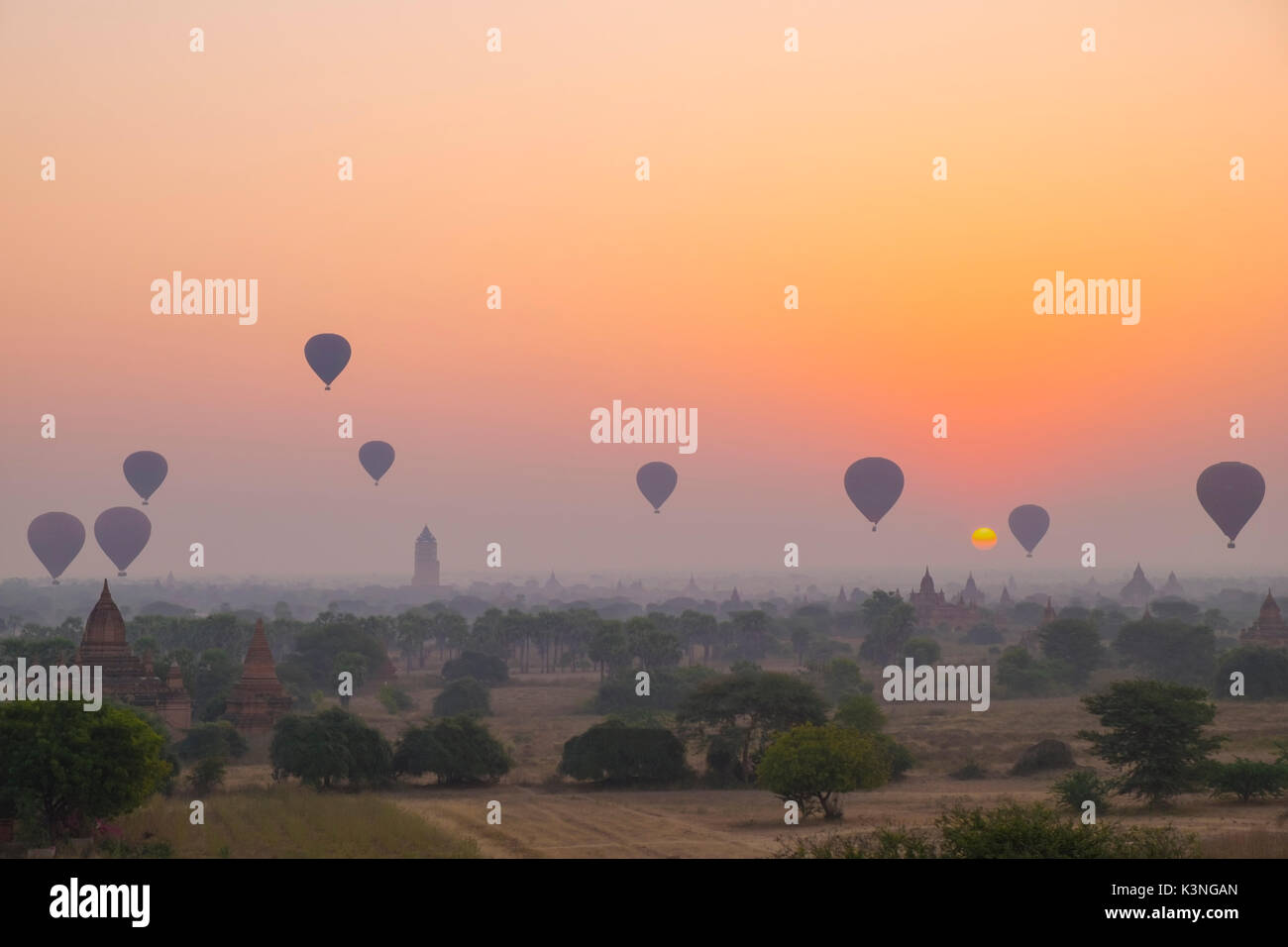 Sunrise over the plains of ancient Bagan, Myanmar Stock Photo - Alamy