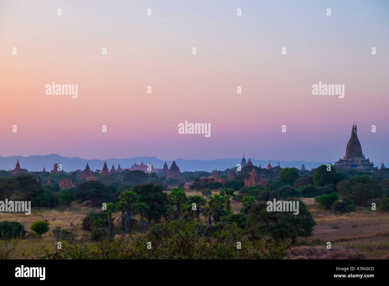 Sunrise over the plains of ancient Bagan, Myanmar Stock Photo - Alamy