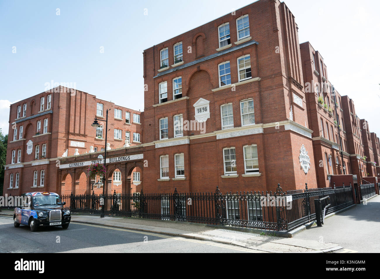 Guinness trust housing hi-res stock photography and images - Alamy