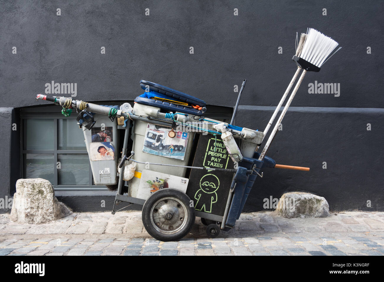 Cleaning cart hi-res stock photography and images - Alamy