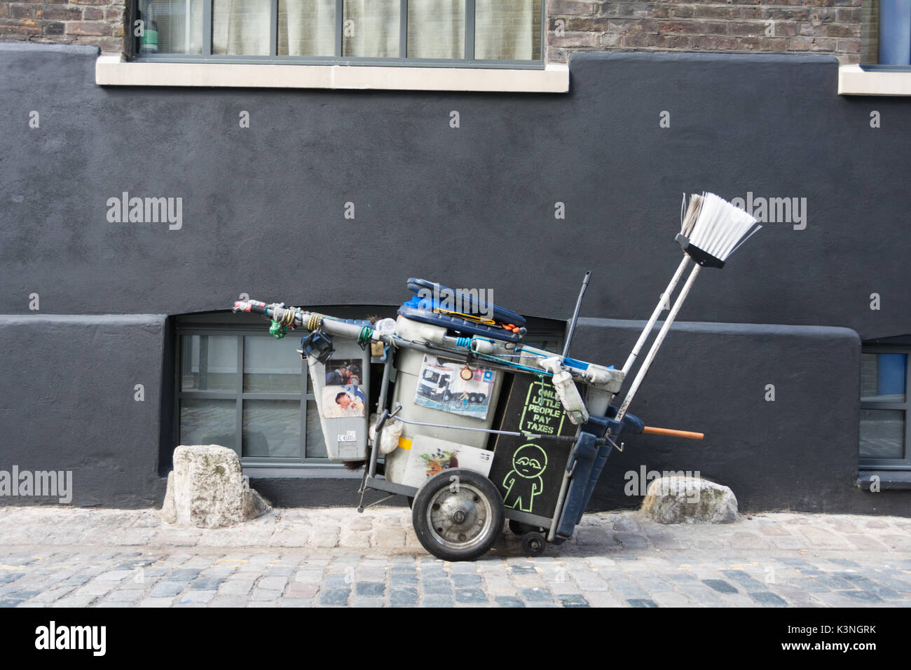 Cleaning cart hi-res stock photography and images - Alamy