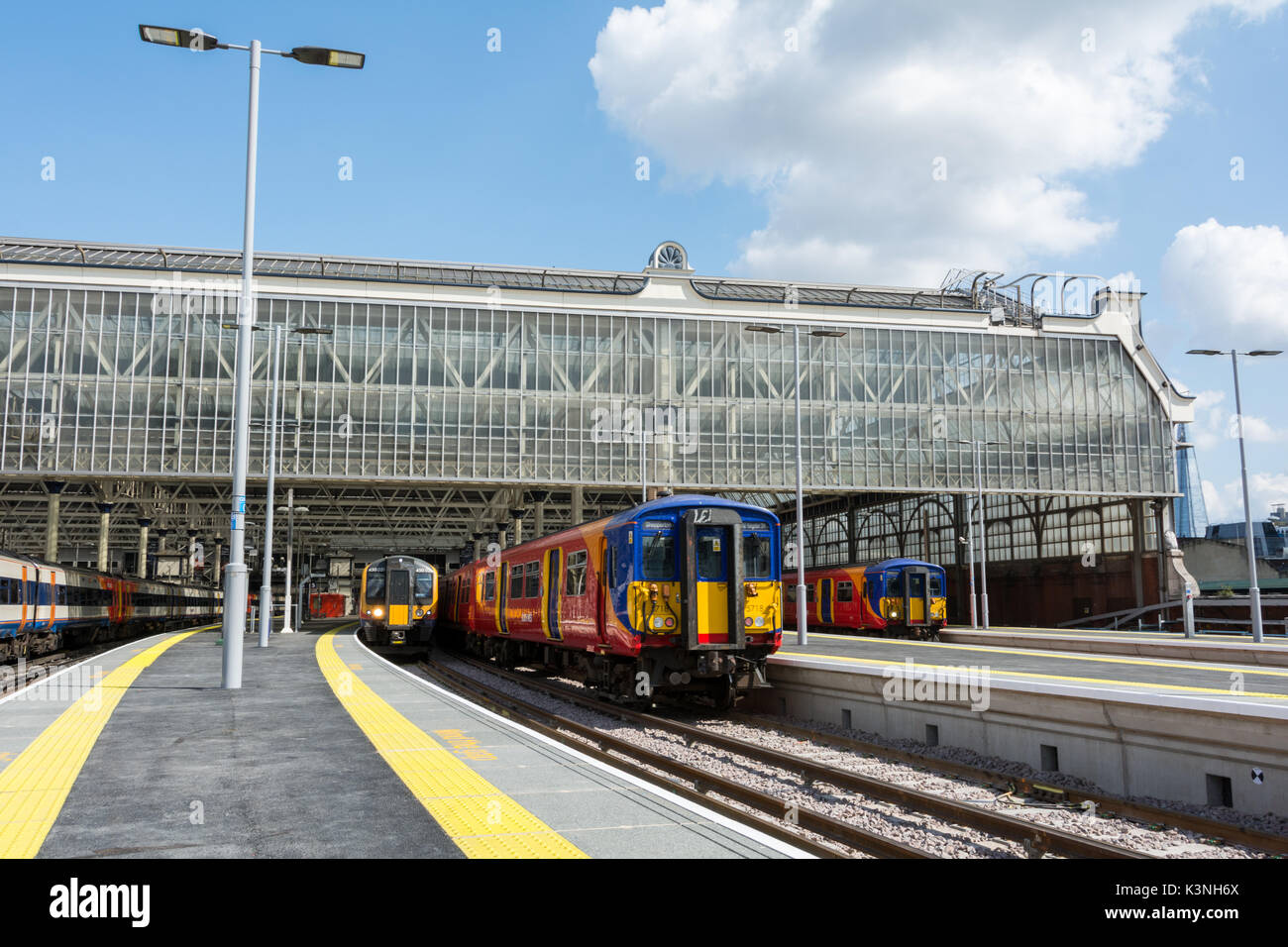 The new longer platforms at London's Waterloo station, UK Stock Photo ...