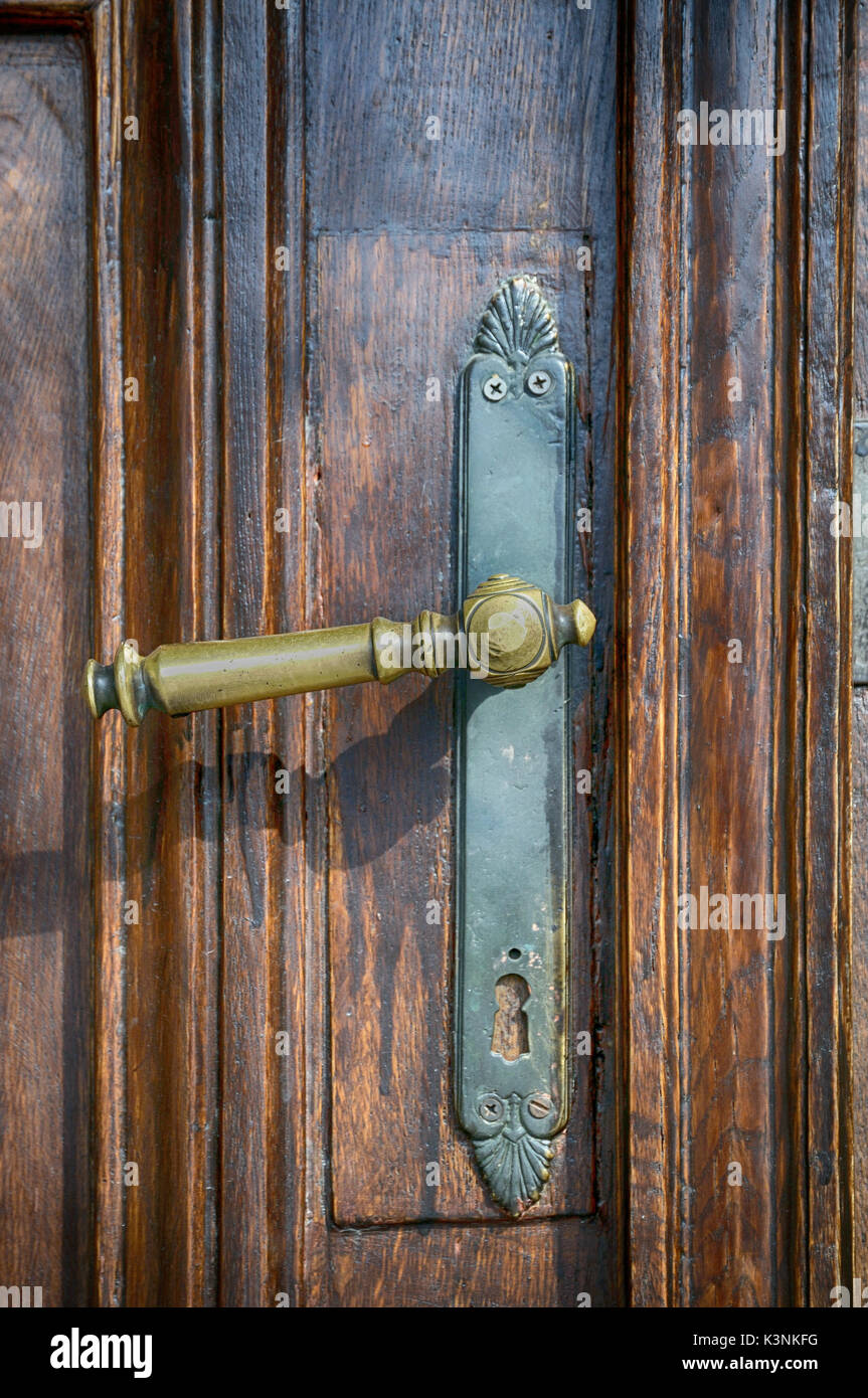 Old rusty gate latch on the door Stock Photo - Alamy