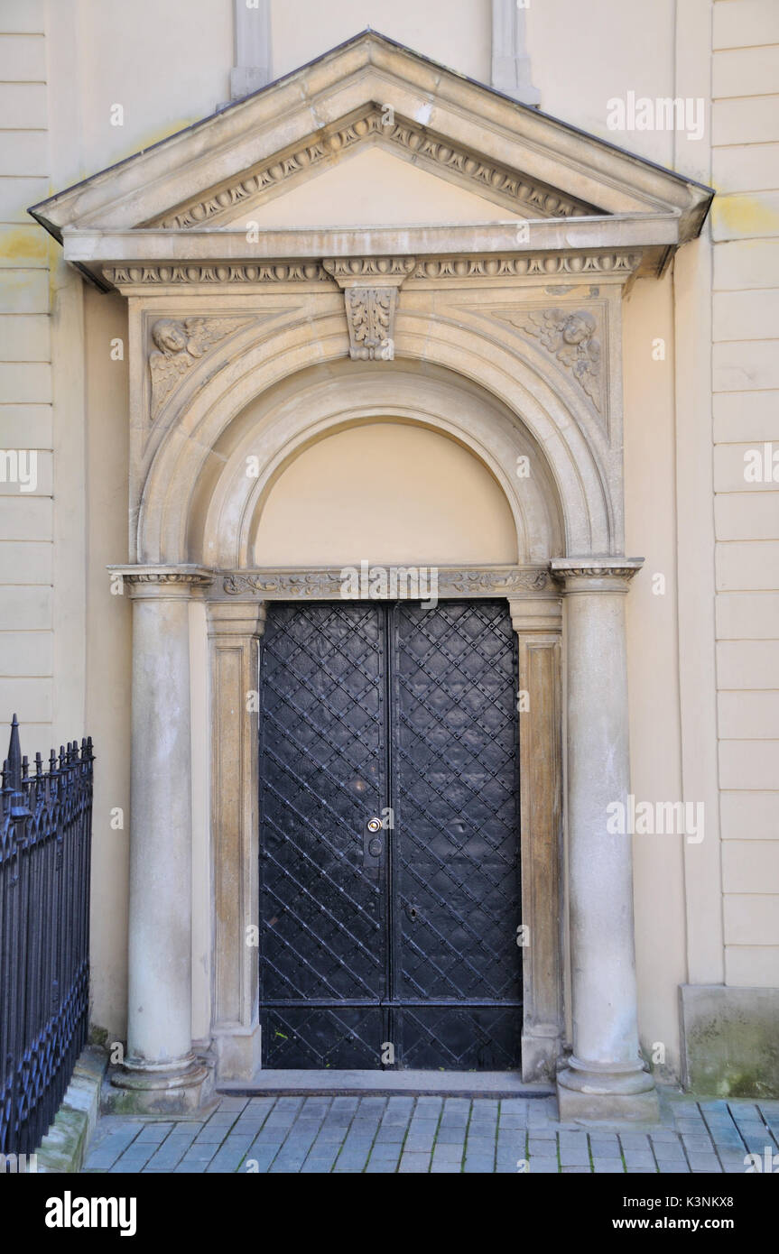 Old church door Stock Photo - Alamy