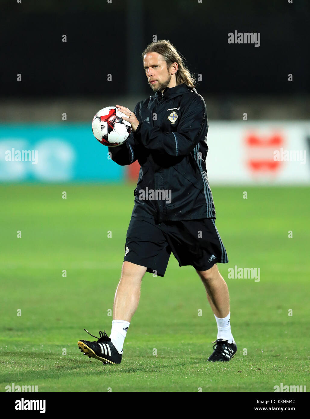 Austin macphee football coach northern ireland hi-res stock photography ...