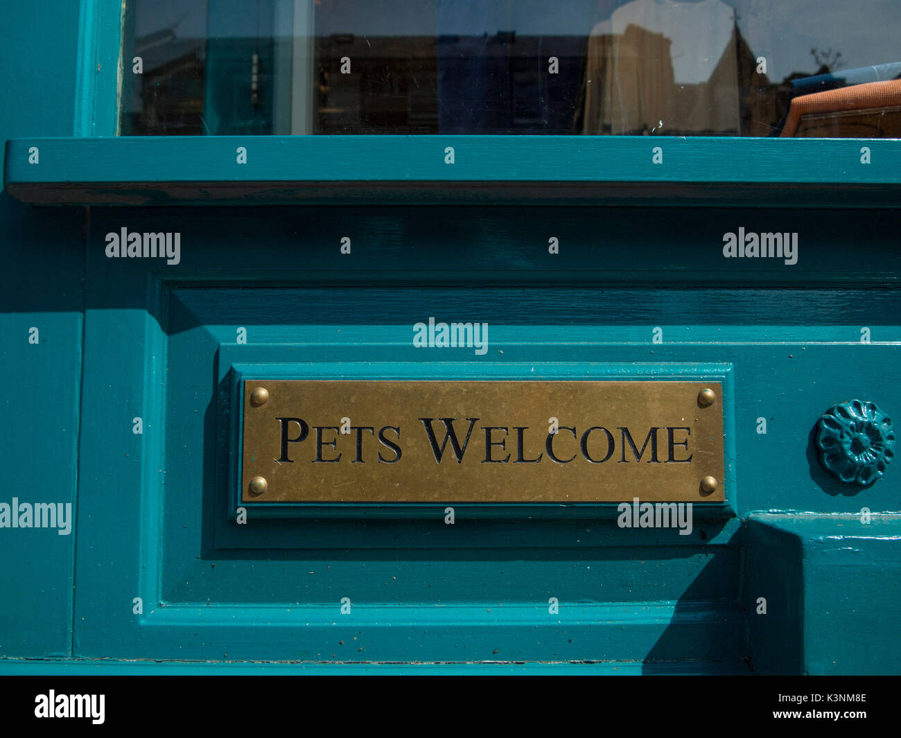 Brass storefront sign hi-res stock photography and images - Alamy