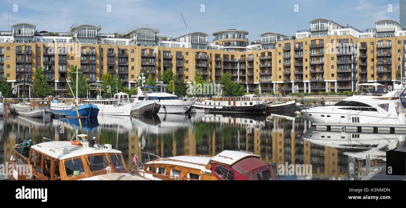 Central docks hi-res stock photography and images - Alamy