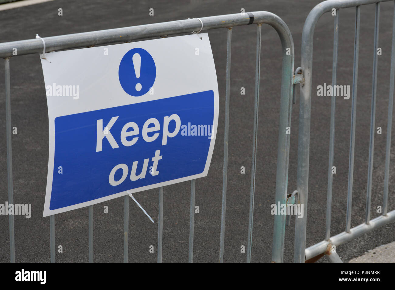 Construction site keep out sign Stock Photo - Alamy
