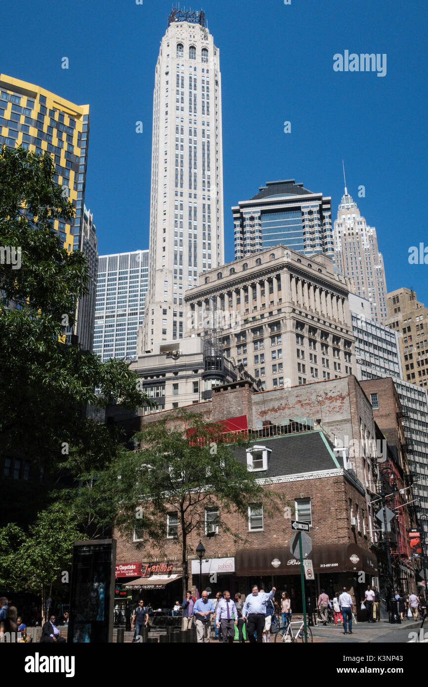 Financial district high rise towers hi-res stock photography and images ...