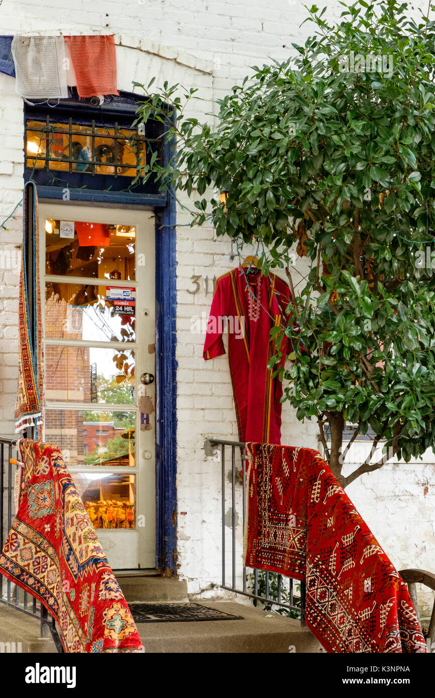 Independent manner hi-res stock photography and images - Alamy