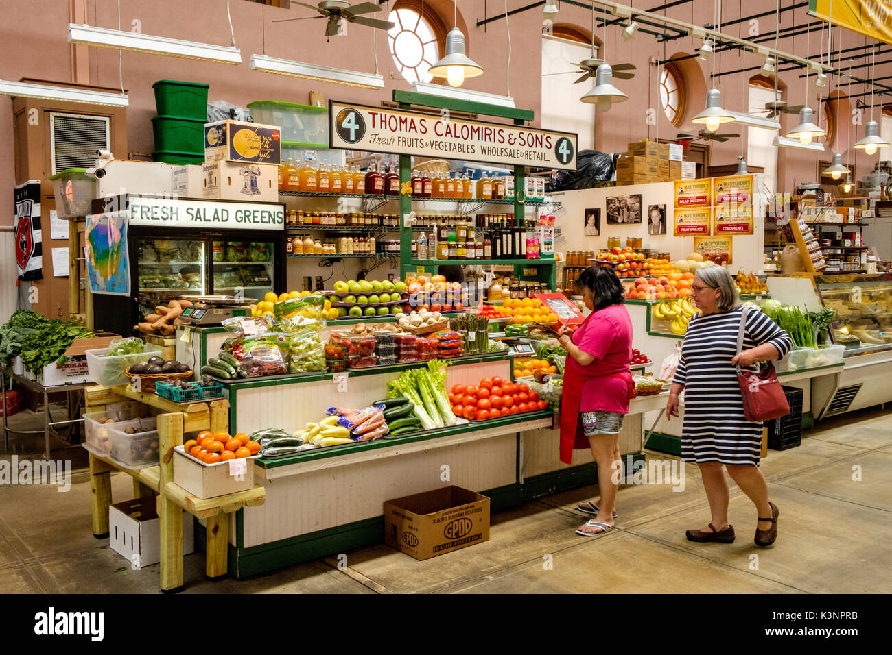 Us grocery store interior vegetables hi-res stock photography and ...