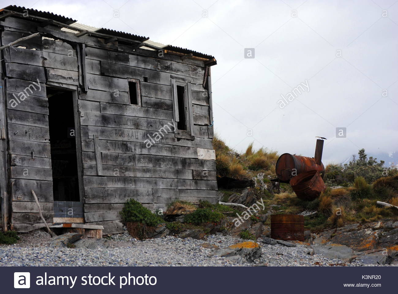 Poor house roof sheet hi-res stock photography and images - Alamy