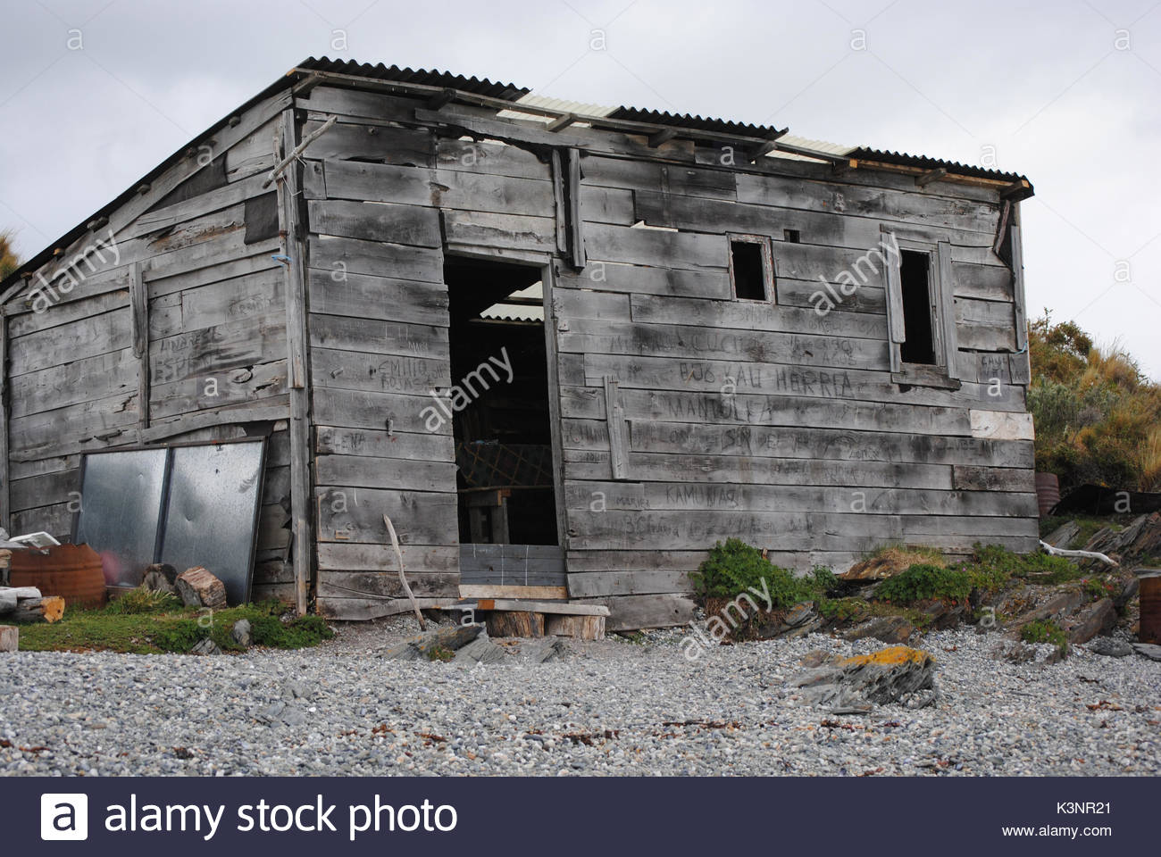Poor house roof sheet hi-res stock photography and images - Alamy