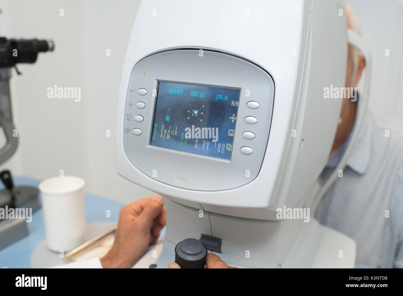 old man tests his eyes at auto-ref-keratomete Stock Photo - Alamy