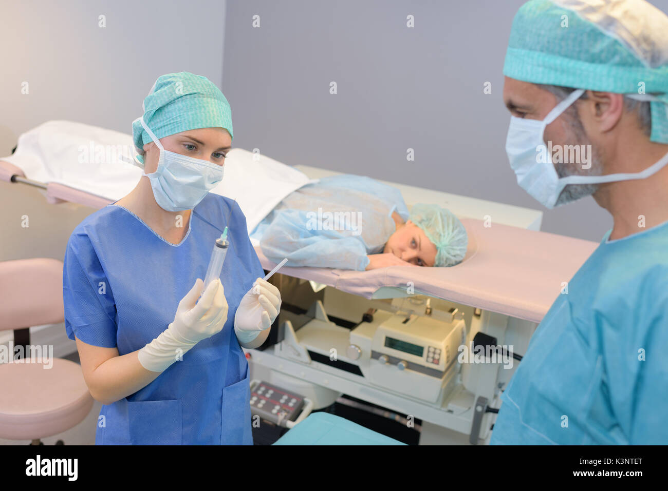 Anaesthetist hi-res stock photography and images - Alamy