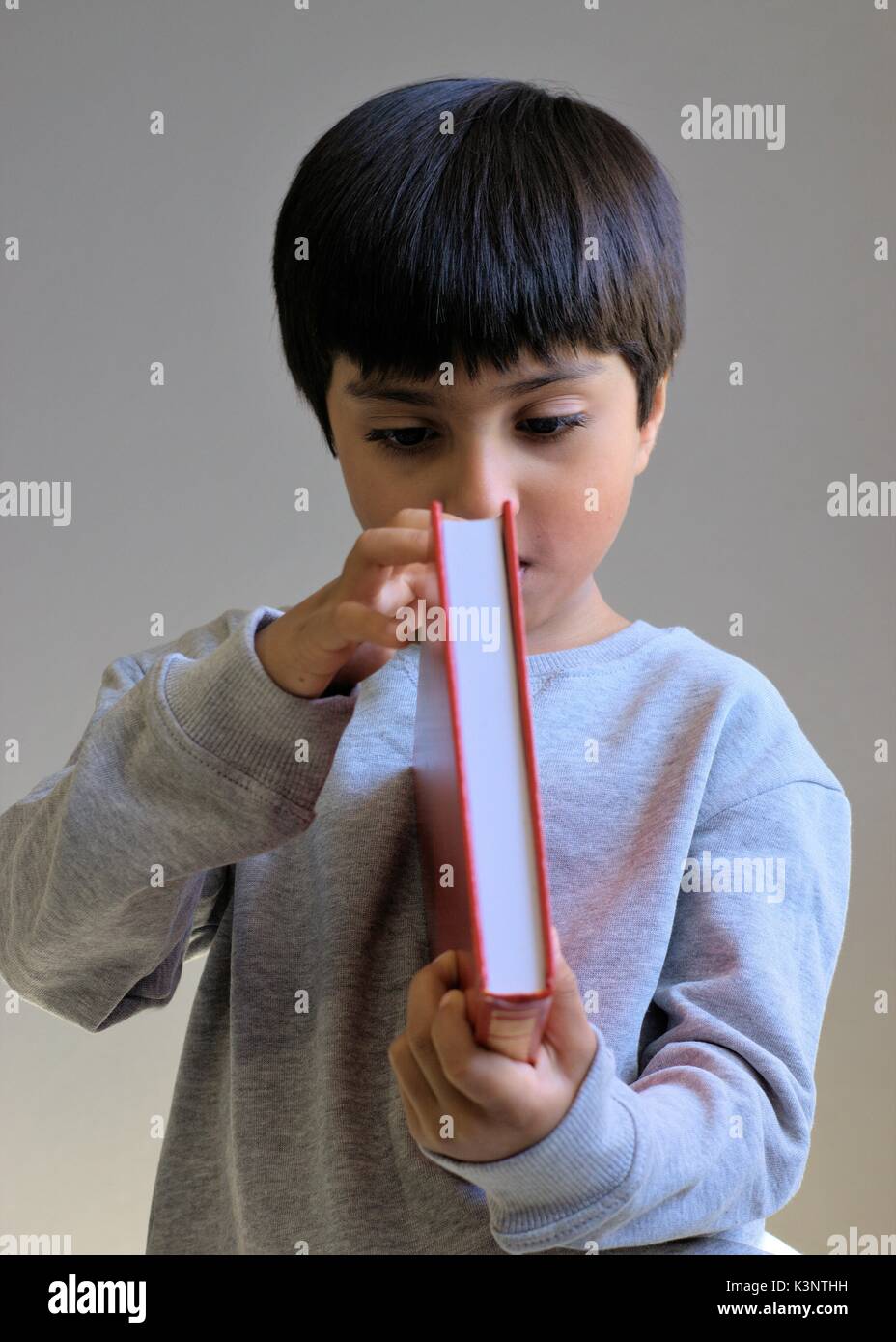 Checking out a book hi-res stock photography and images - Alamy