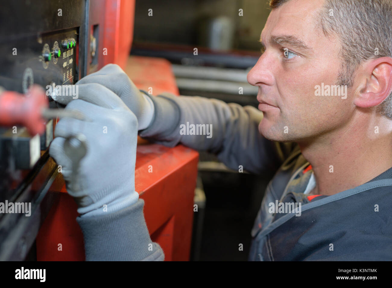 worker operating a machine in a factory Stock Photo - Alamy