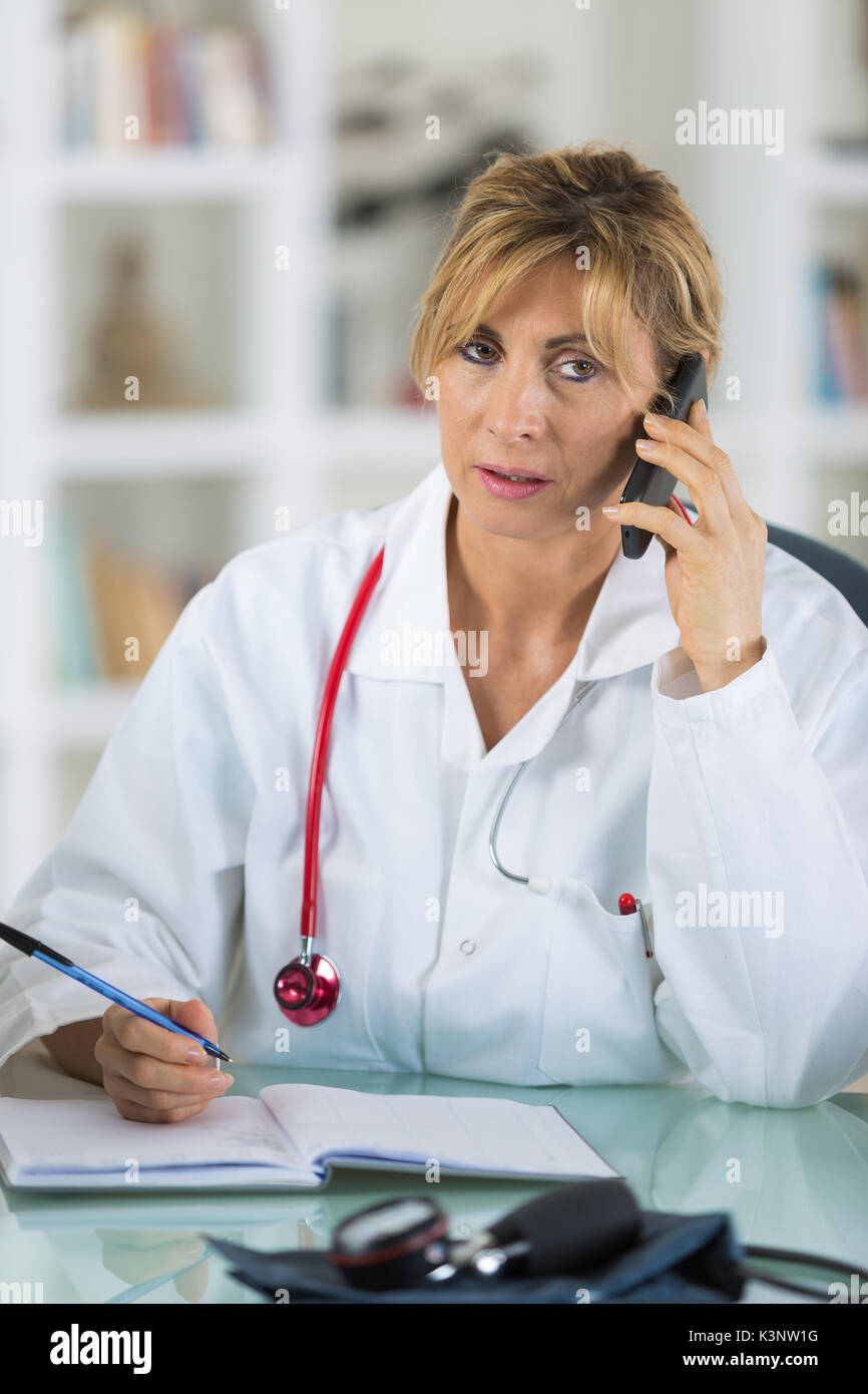 female doctor talking on phone in diagnostic center Stock Photo - Alamy