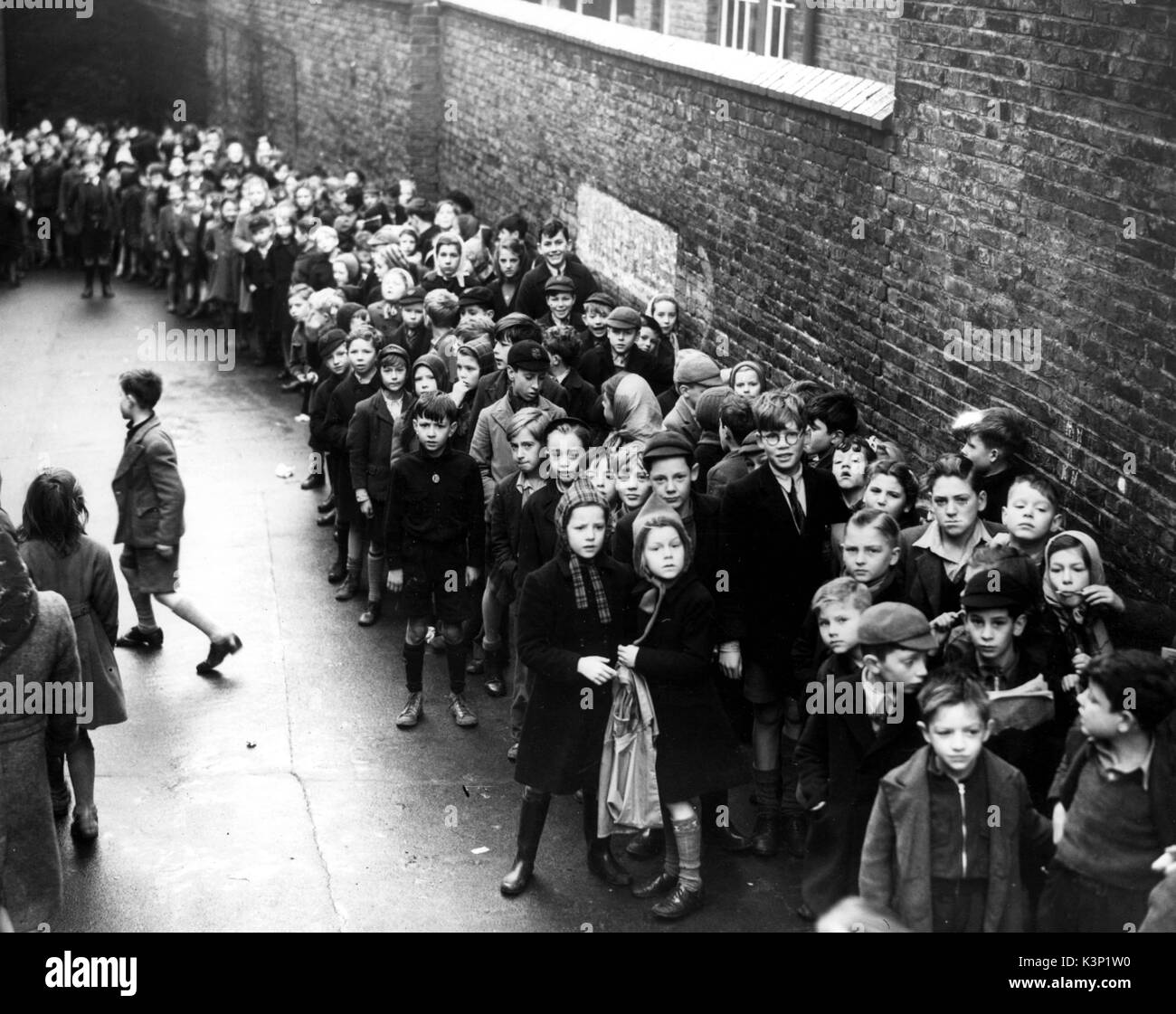 British children 1950s hi-res stock photography and images - Alamy