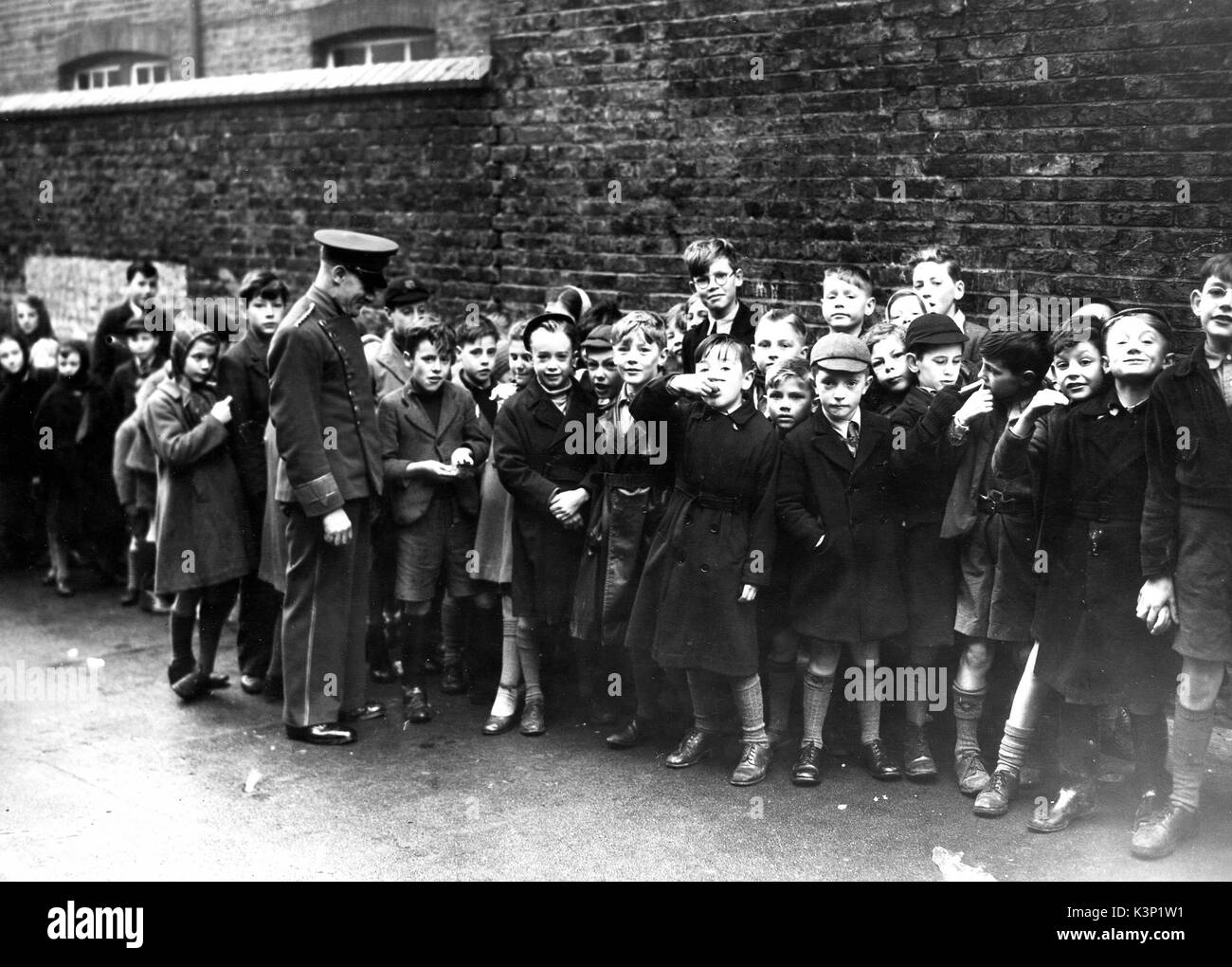 British children 1950s hi-res stock photography and images - Alamy