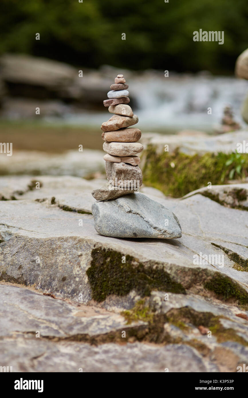 Tower of pebbles on the river bank Stock Photo - Alamy