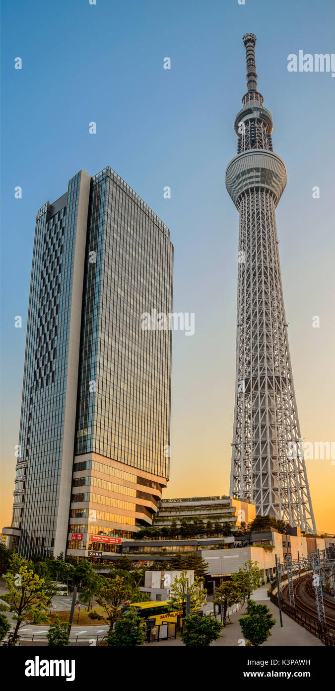 Vertical panorama of the Tokyo Skytree (Tokyo Sukaitsurī) observation ...