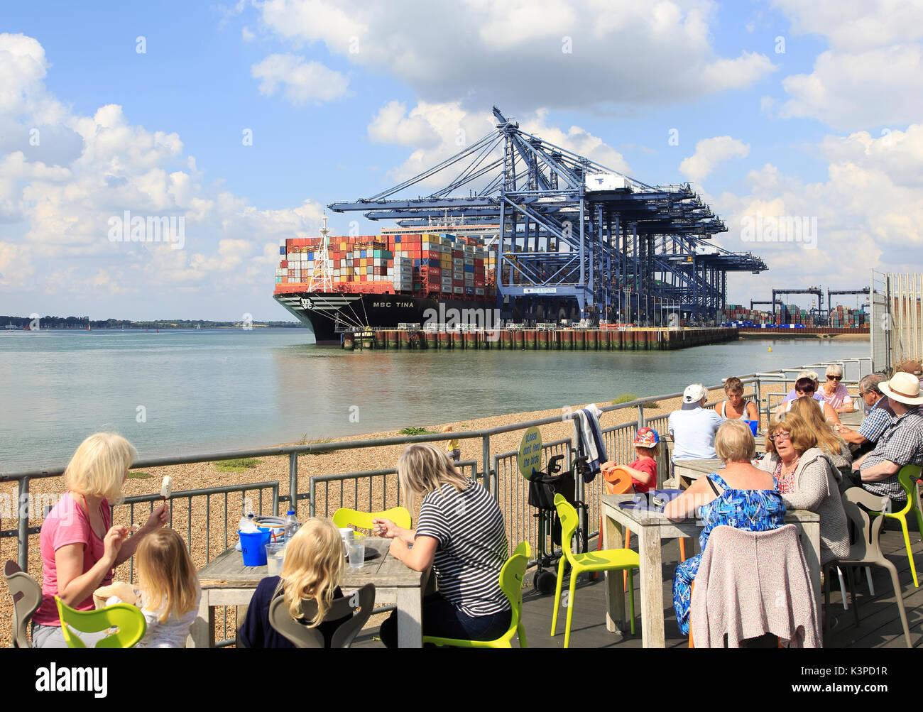 Cafe felixstowe docks hi-res stock photography and images - Alamy