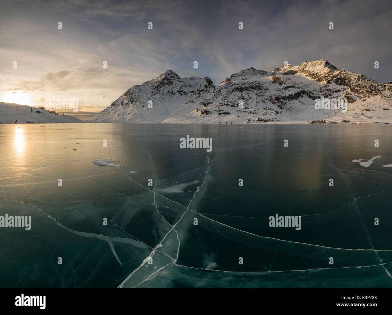 Lago bianco hi-res stock photography and images - Alamy