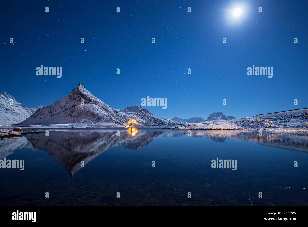 Moon light landscape hi-res stock photography and images - Alamy