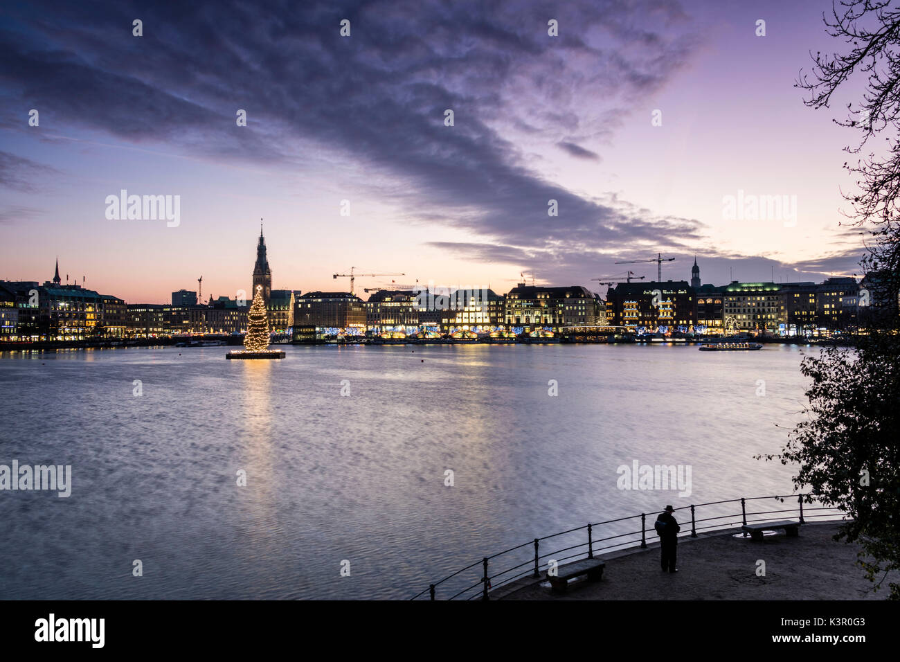 The colors and lights of dusk on Inner Alster Lake with the Christmas ...